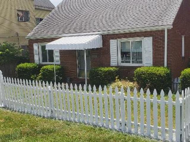 3 Br, 2 bath, Single Family 23 Briggs St