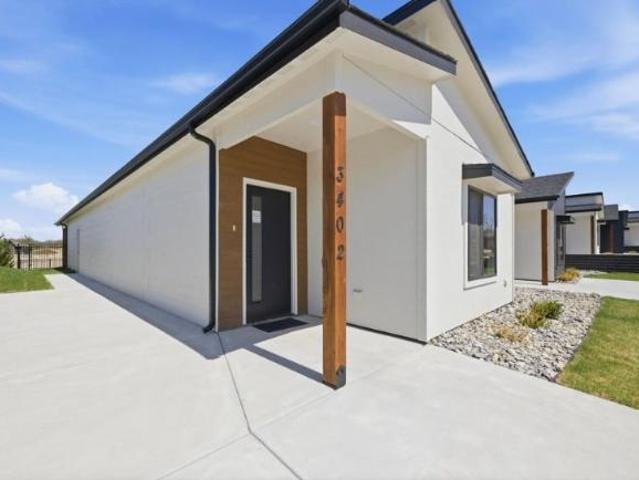 3 Br, 2 bath, Single Family 3402 E Thunder St