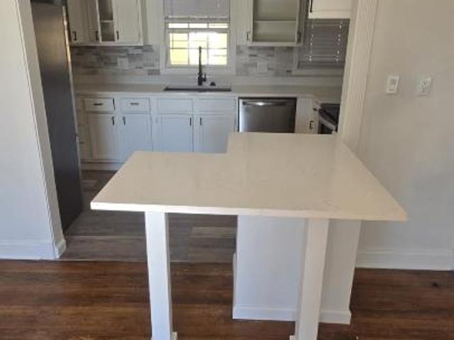3 Br, 2 bath, Single Family 3409 Riverside Dr