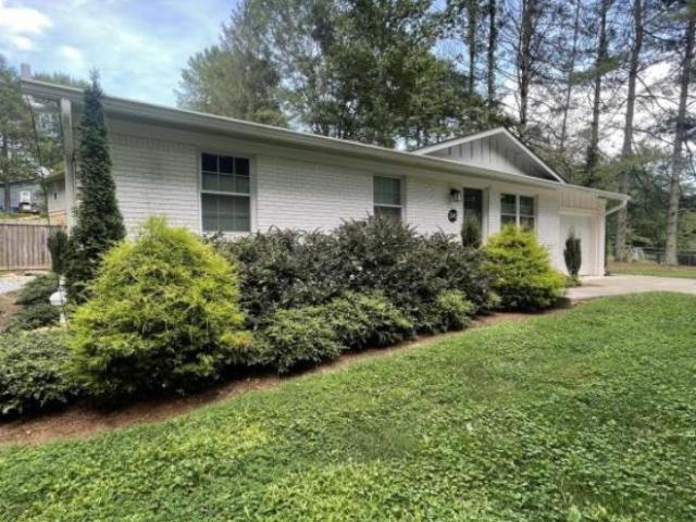 3 Br, 2 bath, Single Family 342 Silversteen Dr