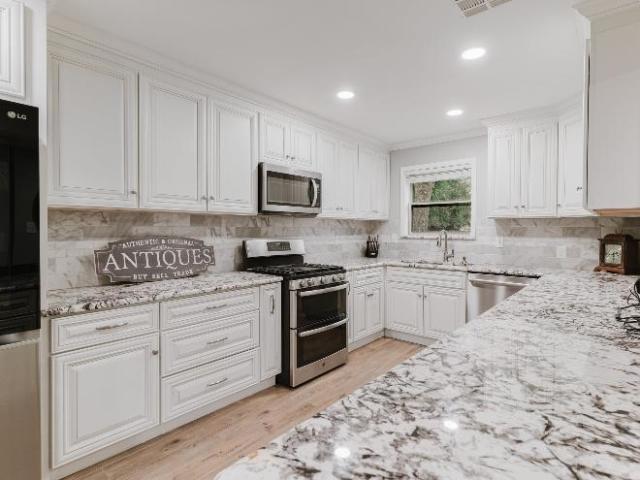 3 Br, 2 bath, Single Family 3438 Princeton Dr