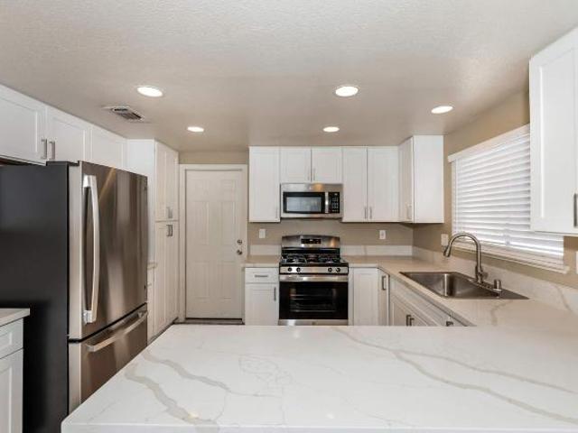 3 Br, 2 bath, Single Family 346 Fuente Dr