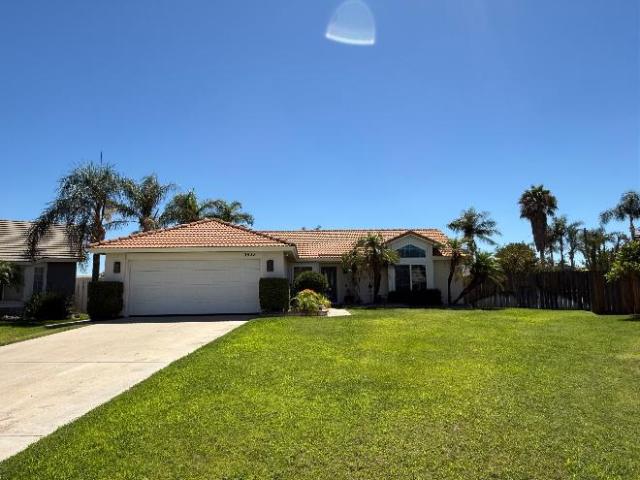 3 Br, 2 bath, Single Family 3535 Fernwood Ave