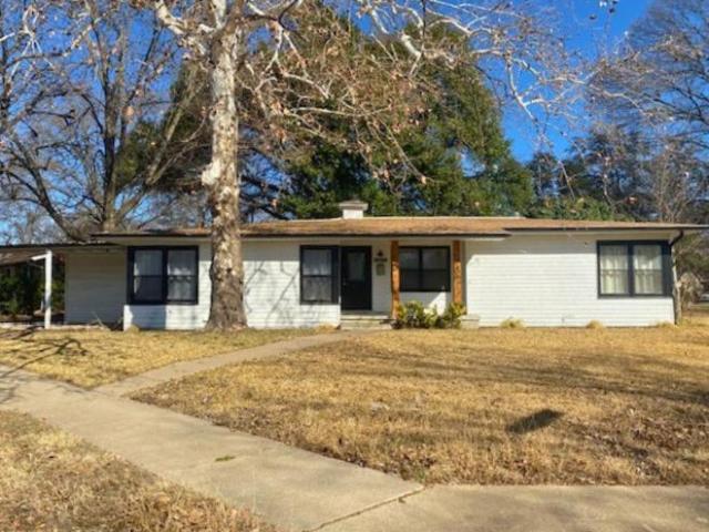 3 Br, 2 bath, Single Family 3601 East Brookview Drive