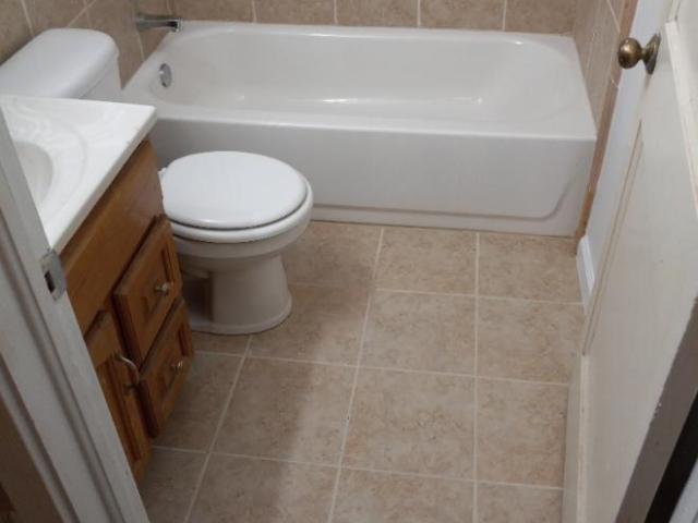 3 Br, 2 bath, Single Family 3613 Ne 11th