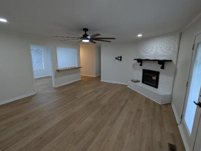 3 Br, 2 bath, Single Family 3705 Black Gum Dr
