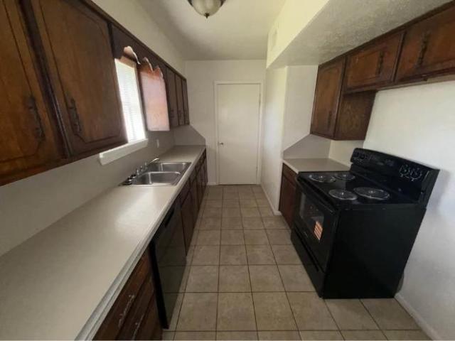 3 Br, 2 bath, Single Family 371 Elm Mott Dr
