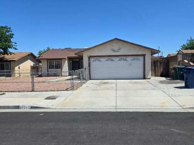 3 Br, 2 bath, Single Family 37210 Sabal Ave