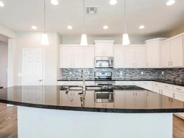 3 Br, 2 bath, Single Family 3730 W Cielo Grande