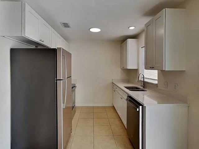 3 Br, 2 bath, Single Family 374 Willow Song Ct