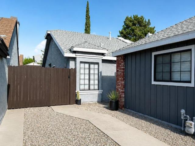 3 Br, 2 bath, Single Family 37626 12th St E