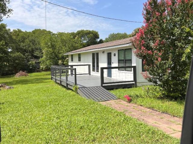 3 Br, 2 bath, Single Family 37 Almond Dr
