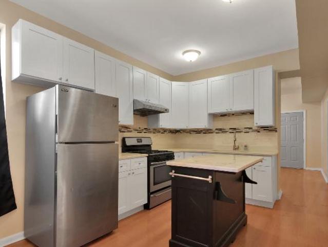 3 Br, 2 bath, Single Family 3800 South Emerald Avenue