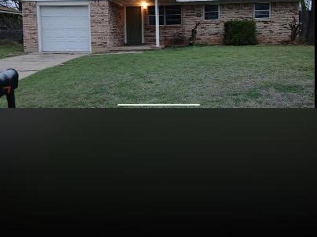 3 Br, 2 bath, Single Family 3808 SE Bedford