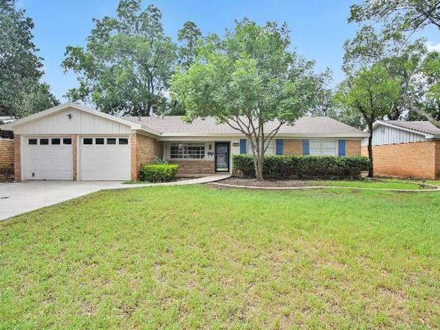 3 Br, 2 bath, Single Family 3811 63rd Dr