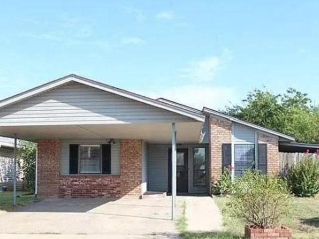 3 Br, 2 bath, Single Family 3811 Sw Hickory Lane