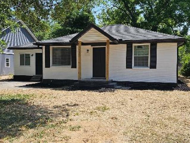 3 Br, 2 bath, Single Family 3820 Montgomery Ave