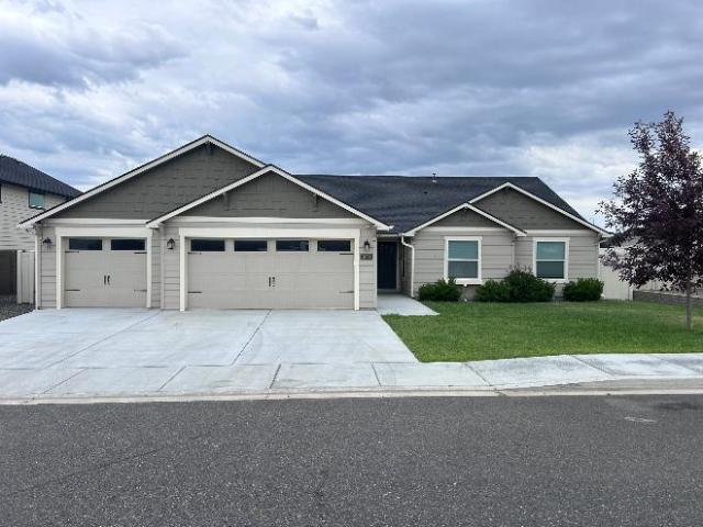 3 Br, 2 bath, Single Family 3871 Webster Ave