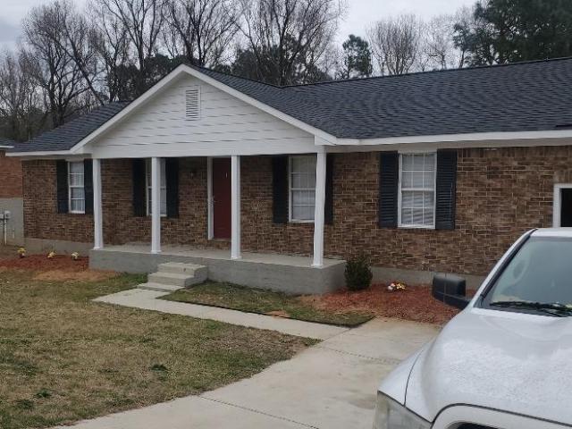 3 Br, 2 bath, Single Family 3883 Crest Dr