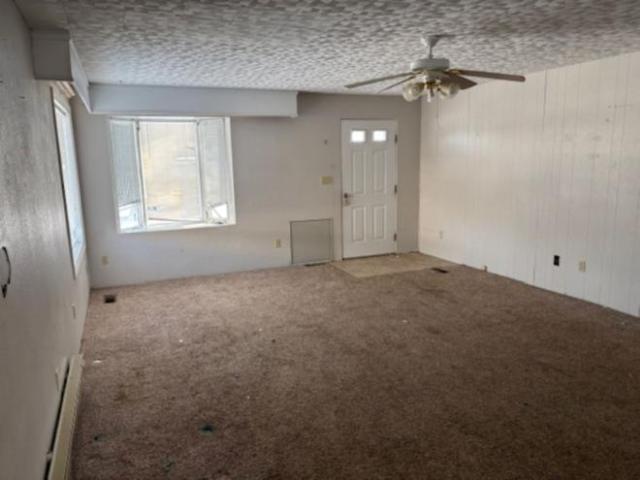 3 Br, 2 bath, Single Family 38 10th Ave Se