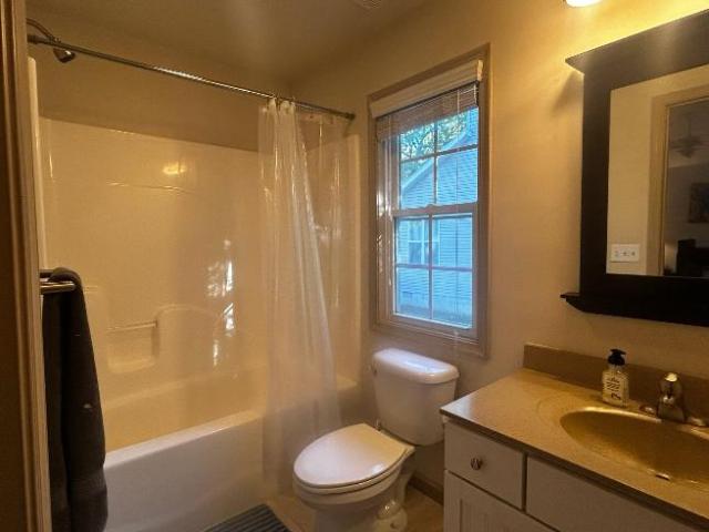 3 Br, 2 bath, Single Family 3928 Captains Corridor