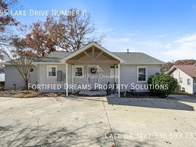 3 Br, 2 bath, Single Family 395 Lake Dr