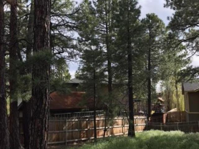 3 Br, 2 bath, Single Family 3990 South Holland Road