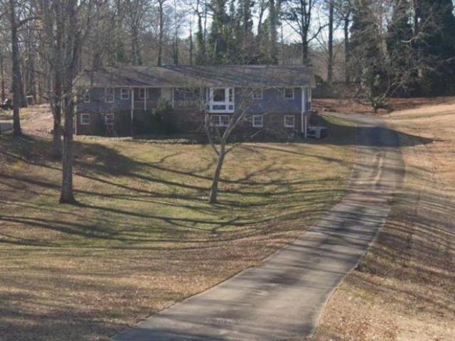 3 Br, 2 bath, Single Family 3994 Hamilton Mill Rd