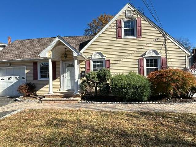 3 Br, 2 bath, Single Family 303 West Ln