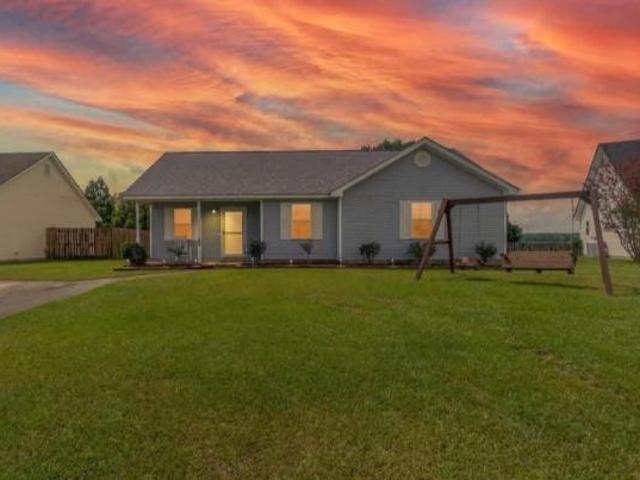 3 Br, 2 bath, Single Family 303 Cardinal Way