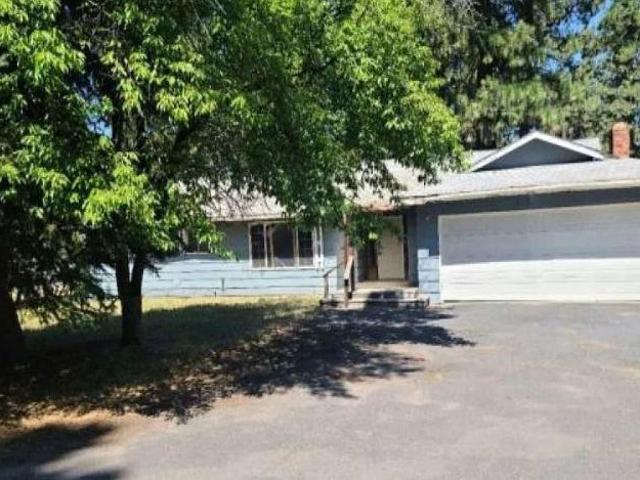 3 Br, 2 bath, Single Family 303 E Christina St
