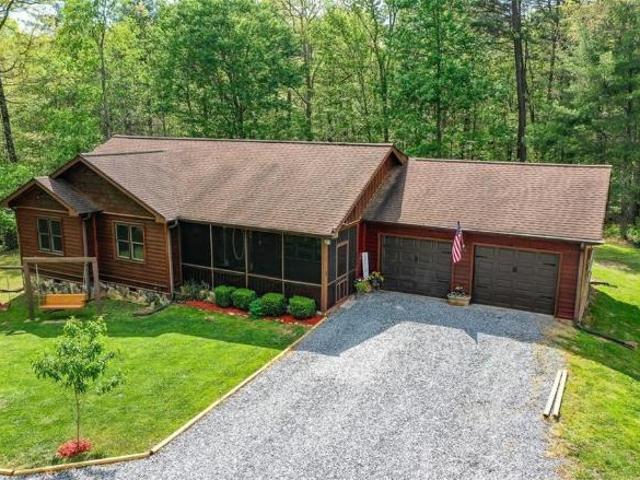 3 Br, 2 bath, Single Family 303 Pine Lane