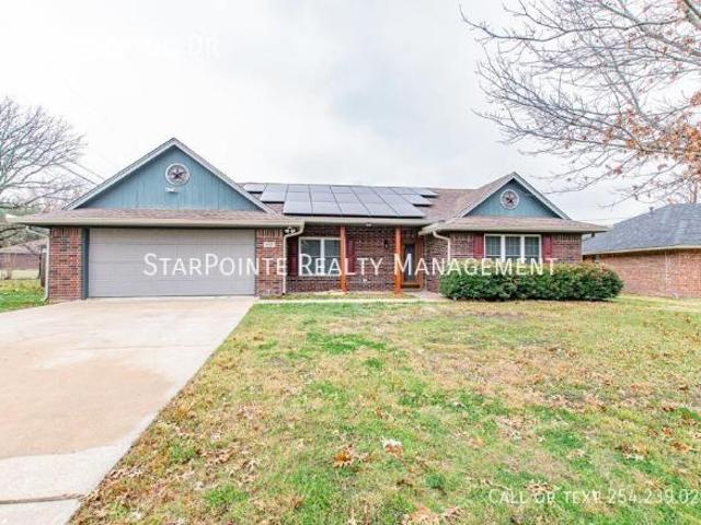3 Br, 2 bath, Single Family 3003 Oakwood Dr