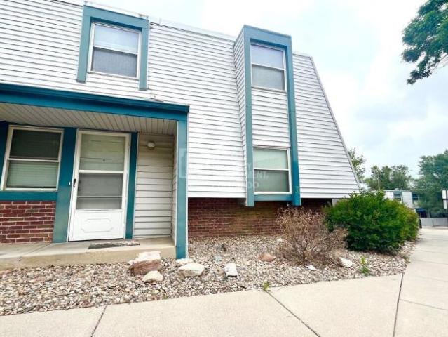 3 Br, 2 bath, Single Family 3005 E Fountain Blvd