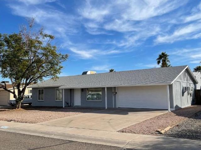 3 Br, 2 bath, Single Family 300 W Avenue 45