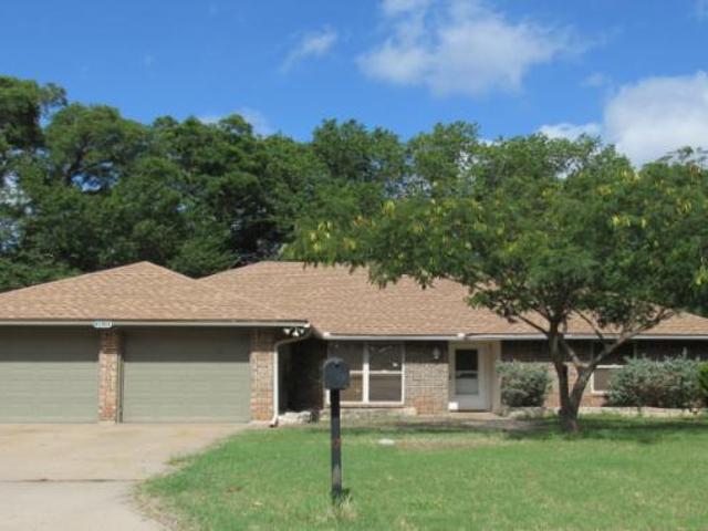 3 Br, 2 bath, Single Family 3010 NE Kingsbriar Drive
