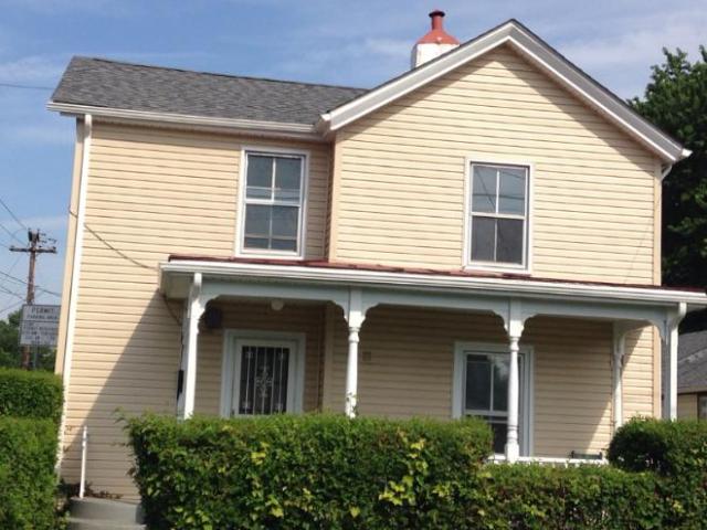 3 Br, 2 bath, Single Family 301 10 1/2 St Nw