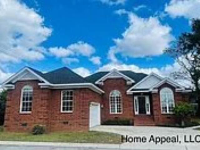 3 Br, 2 bath, Single Family 3023 Pointe Dr