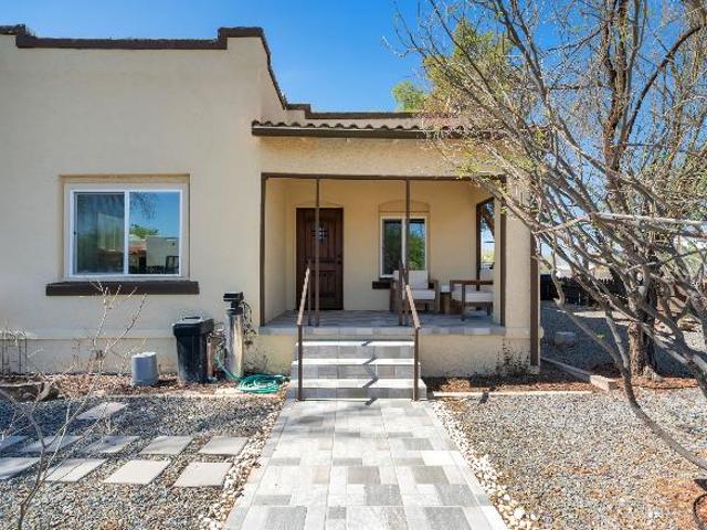 3 Br, 2 bath, Single Family 302 East Adams Street