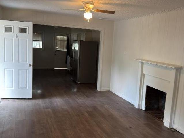 3 Br, 2 bath, Single Family 302 Lakeview Heights