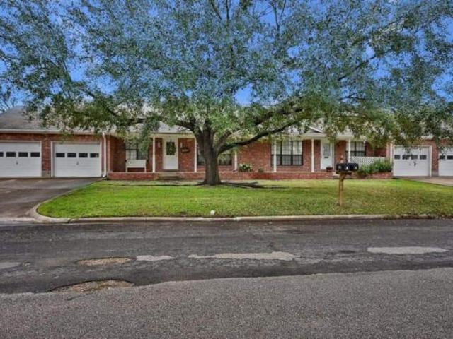 3 Br, 2 bath, Single Family 302 N Judson Ave