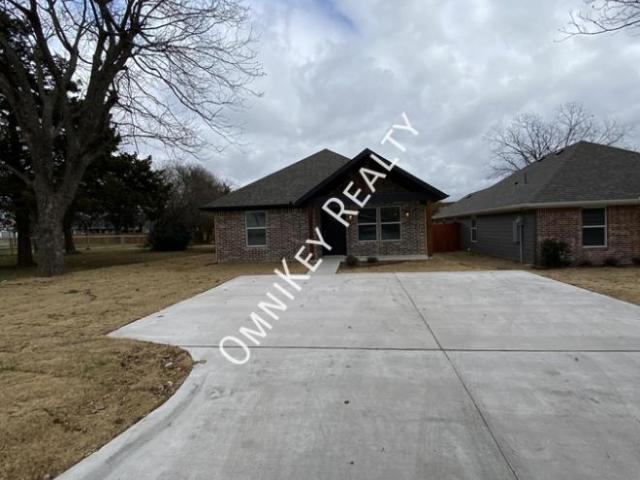 3 Br, 2 bath, Single Family 307 N Colbert Ave