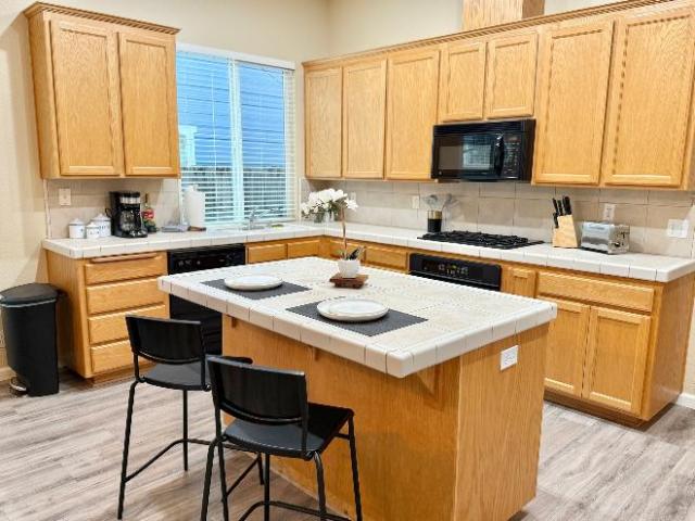 3 Br, 2 bath, Single Family 307 Southbury Ln