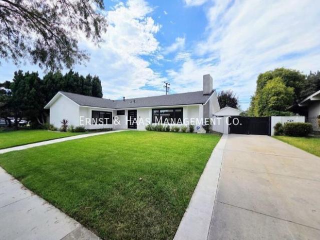 3 Br, 2 bath, Single Family 3041 Yellowtail Dr