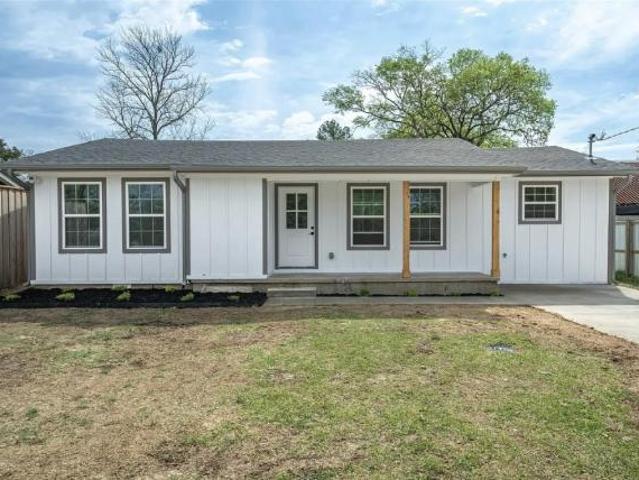 3 Br, 2 bath, Single Family 304 N Main St