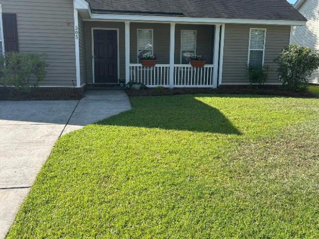 3 Br, 2 bath, Single Family 305 Rose Marie Dr