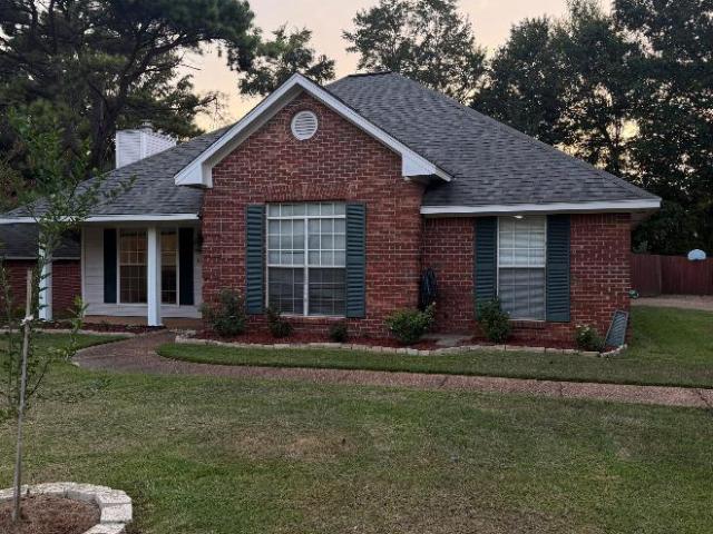3 Br, 2 bath, Single Family 306 Farmers Cv