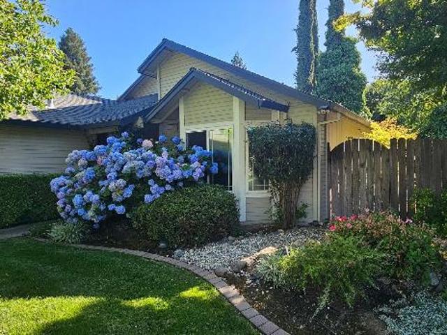 3 Br, 2 bath, Single Family 3083 Funston Dr