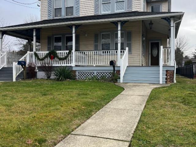 3 Br, 2 bath, Single Family 308 E 3rd St