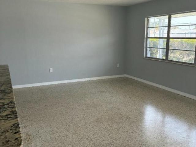 3 Br, 2 bath, Single Family 308 Shamrock Boulevard